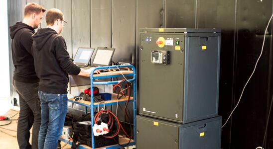 Umlaut relies on battery short-circuit tester from SMART | Hightech ...